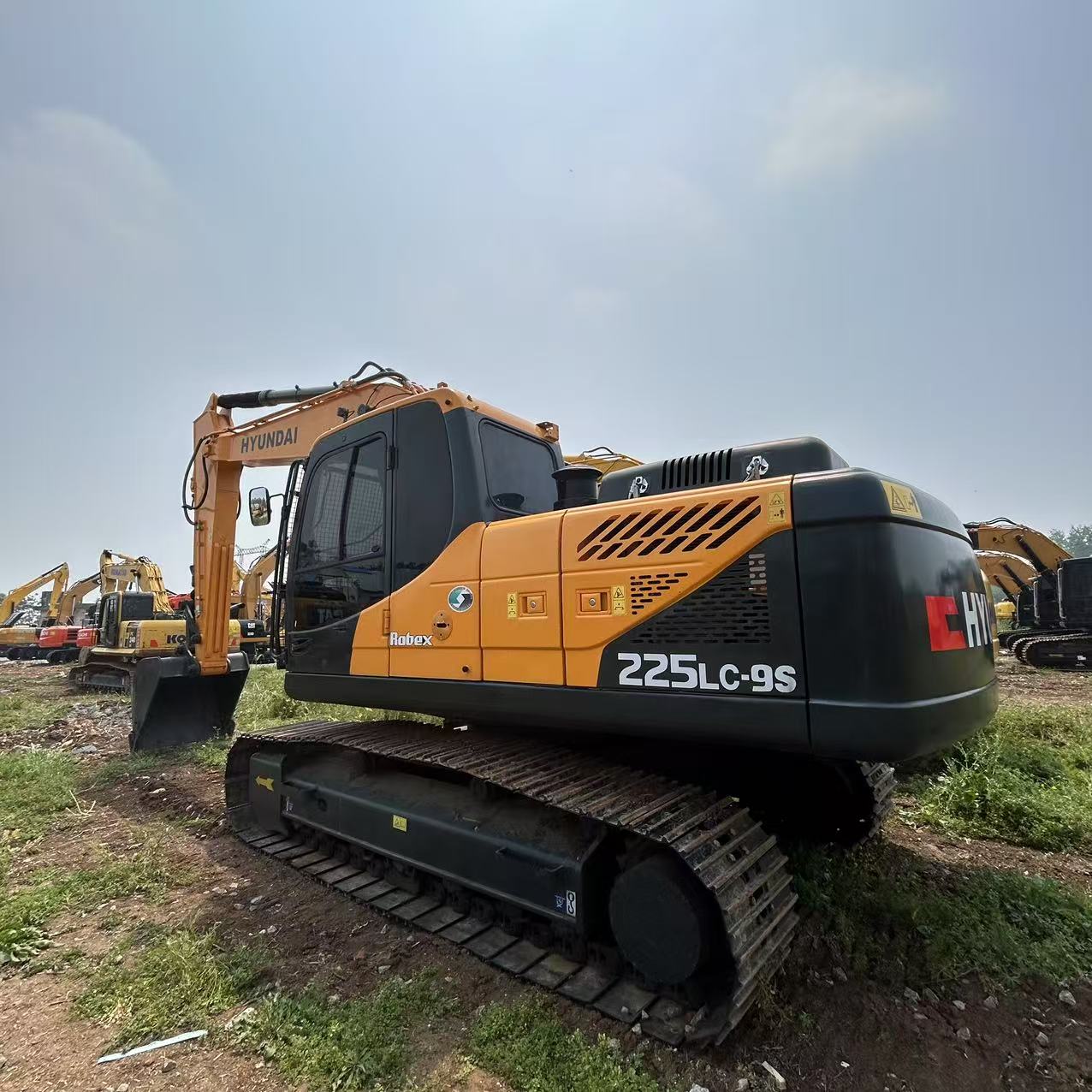 Hyundai Excavator 225LC-9S Used Crawler Construction Machine 60W 150W ...